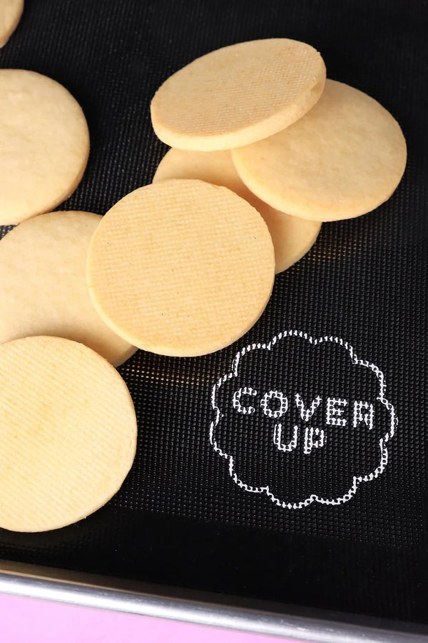 Cover Up Bakers Mat | Cake Decorating Central